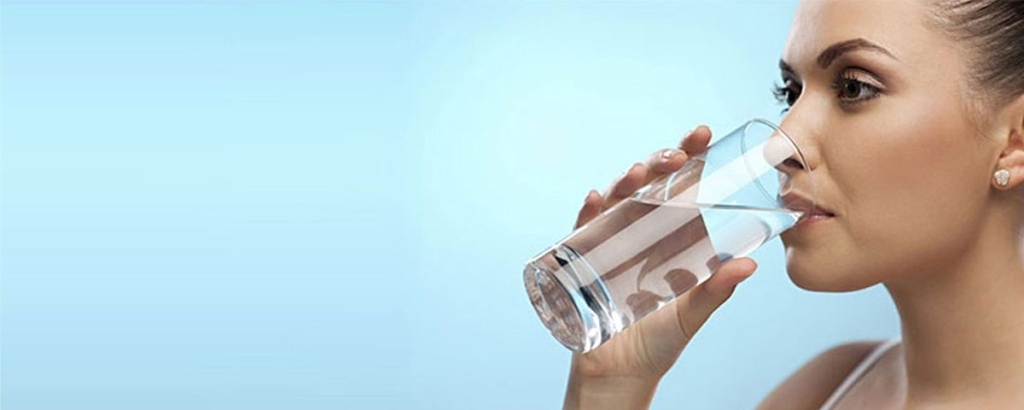 7 Ways Drinking Water Helps Improve Skin - La Fameux Derma